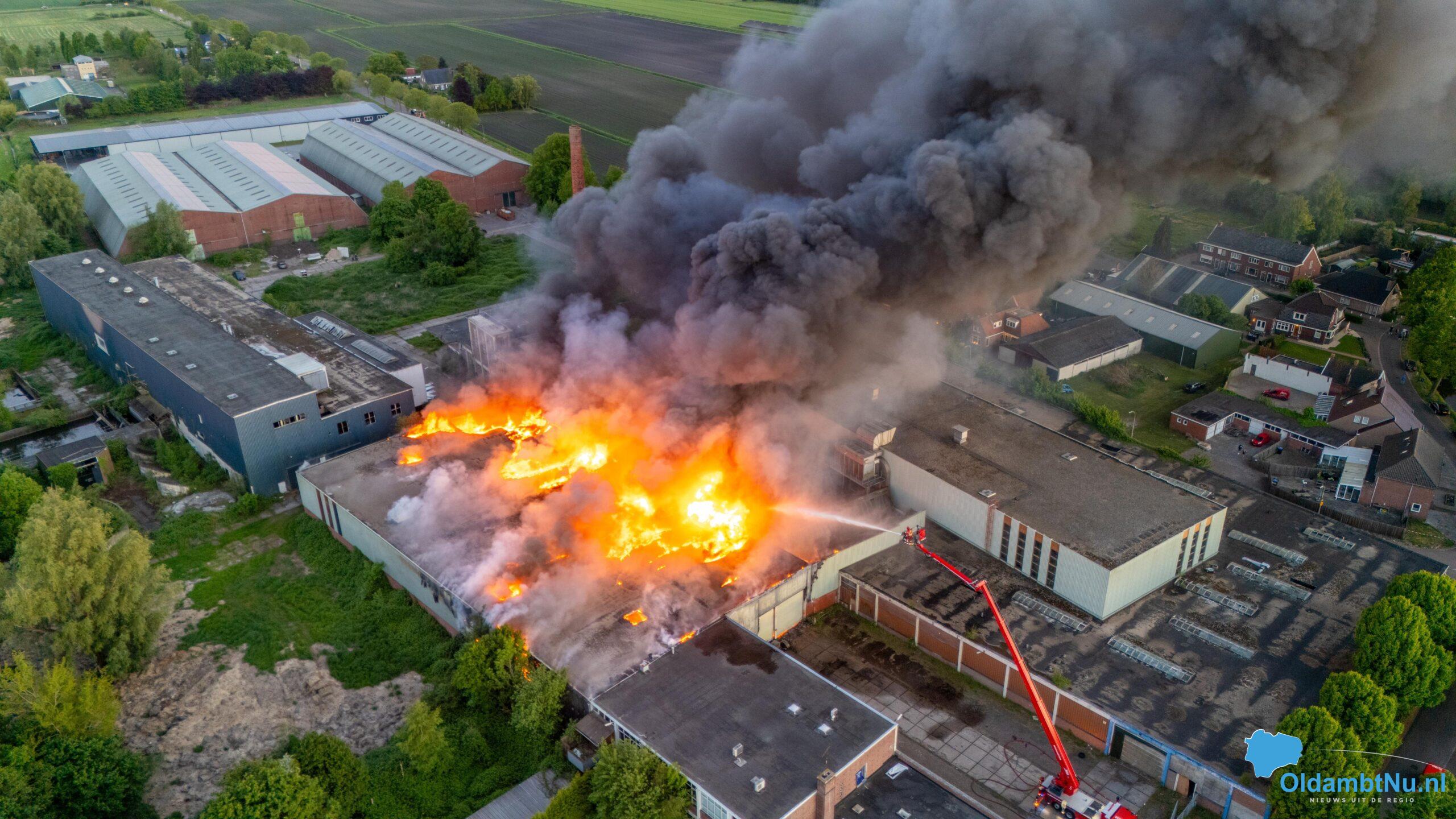 UPDATE: Zeer grote brand bij HempFlax in Oude Pekela: NL-Alert verstuurd (video) - OldambtNu.nl